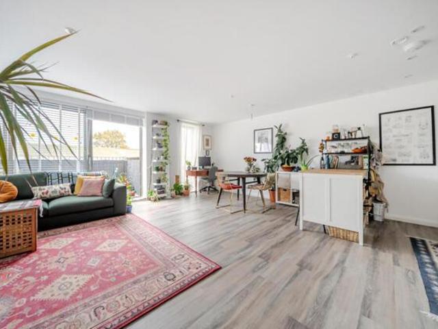 2 Bedroom Shared Living/roommate Croydon Great London LS98477247