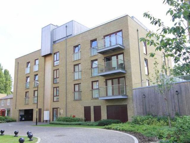 2 Bedroom Shared Living/roommate Denham Buckinghamshire LS98648891