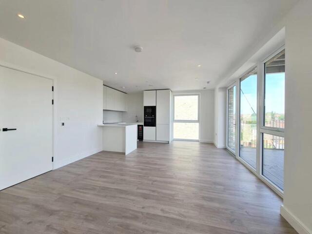 2 Bedroom Shared Living/roommate Ealing Great London 100426338
