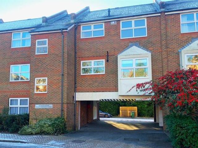 2 Bedroom Shared Living/roommate East Grinstead West Sussex 99571735