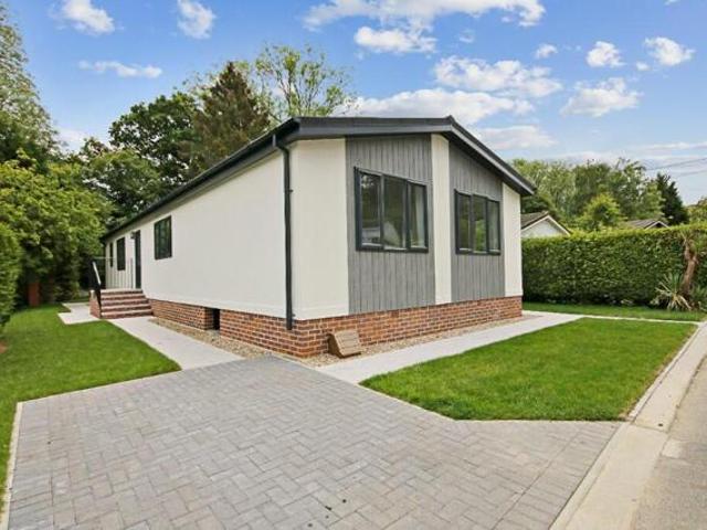 2 Bedroom Shared Living/roommate East Sussex West Sussex LS99054942