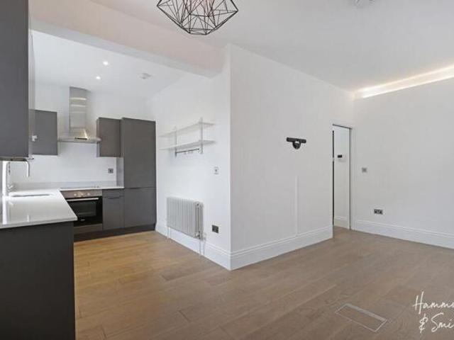 2 Bedroom Shared Living/roommate Epping Essex LS100685019