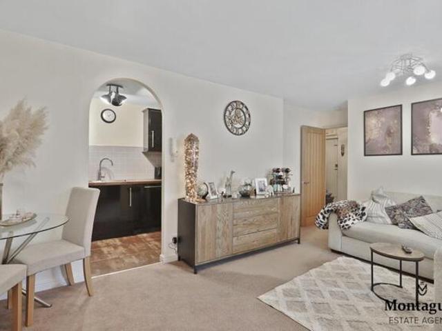 2 Bedroom Shared Living/roommate Epping Essex LS100614802