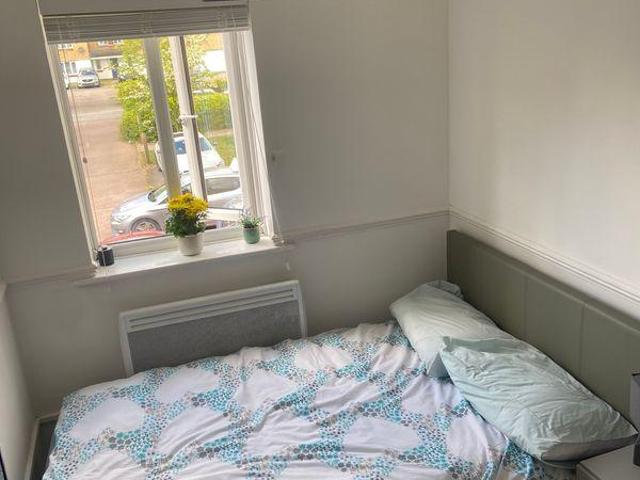 2 Bedroom Shared Living/roommate Essex England LS90559135