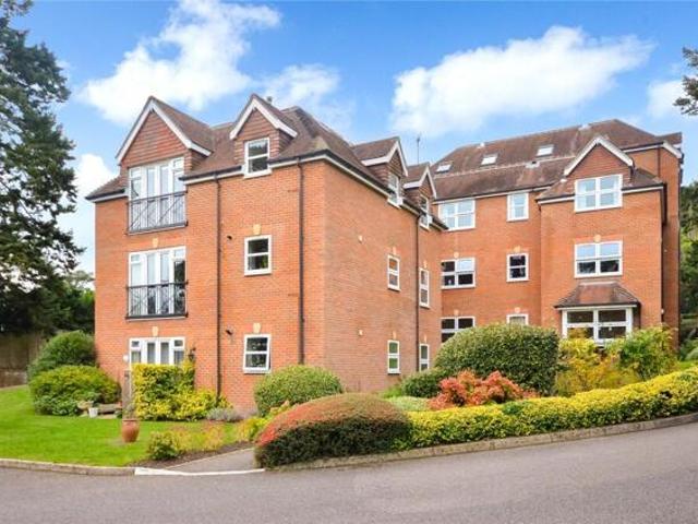 2 Bedroom Shared Living/roommate Farnham Surrey LS100456339