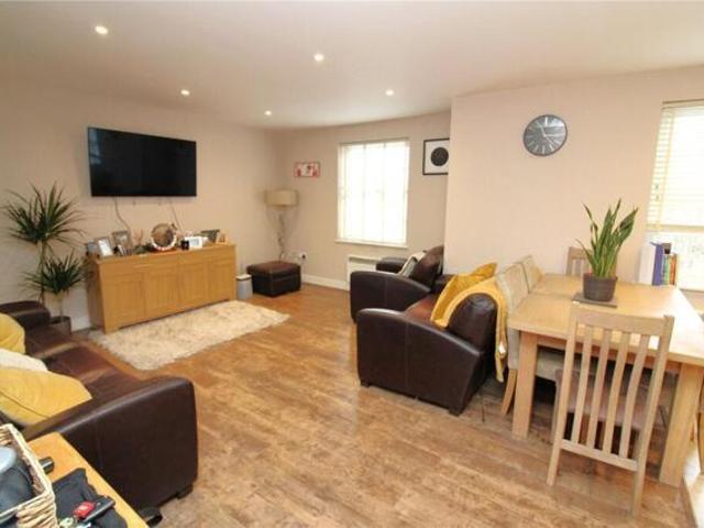 2 Bedroom Shared Living/roommate Fareham Hampshire LS100684956