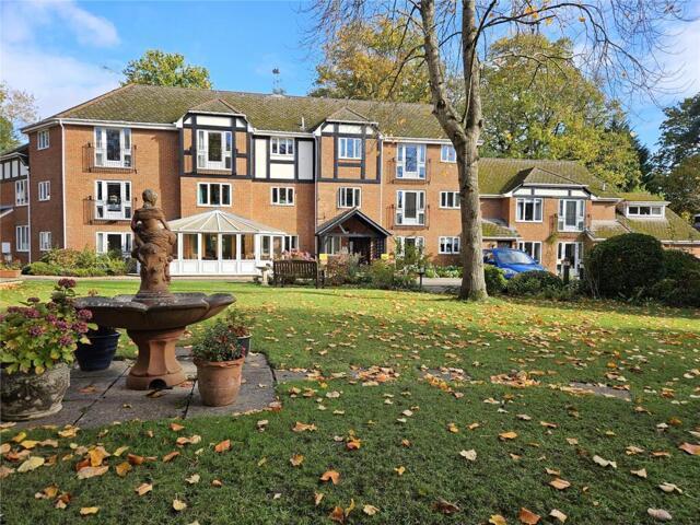 2 Bedroom Shared Living/roommate Fleet Hampshire 98612443