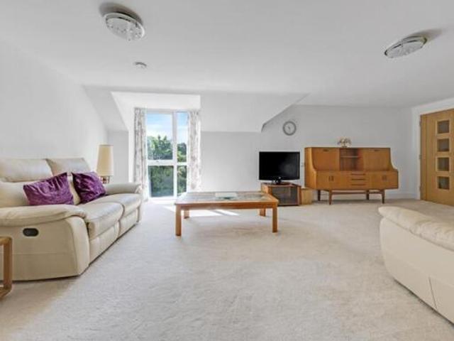 2 Bedroom Shared Living/roommate Guildford Surrey 101200060