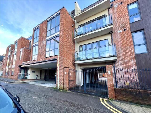 2 Bedroom Shared Living/roommate Guildford Surrey 101676880