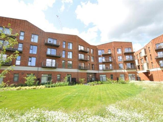 2 Bedroom Shared Living/roommate Guildford Surrey 99735780