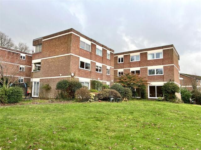 2 Bedroom Shared Living/roommate Guildford Surrey LS99029125