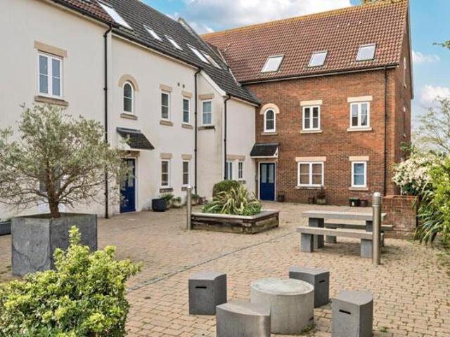 2 Bedroom Shared Living/roommate Glastonbury Somerset LS101025696