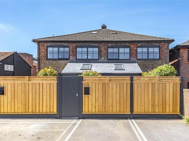 2 Bedroom Shared Living/roommate Godalming Surrey 101674827