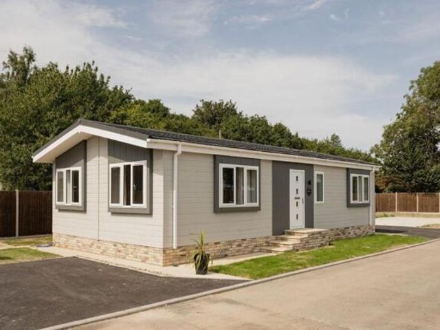2 Bedroom Shared Living/roommate Great Yarmouth Norfolk LS100158515
