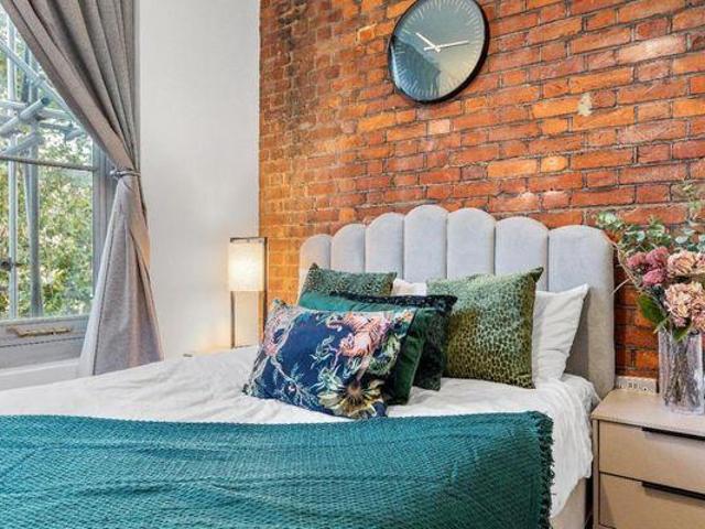 2 Bedroom Shared Living/roommate Greater London England 97420311