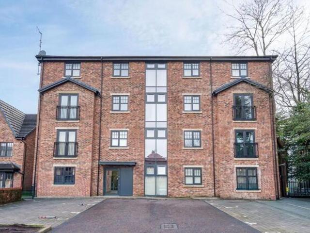 2 Bedroom Shared Living/roommate Hyde Tameside 100426300