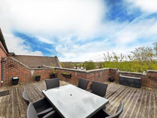 2 Bedroom Shared Living/roommate Hale Cheshire 101678189