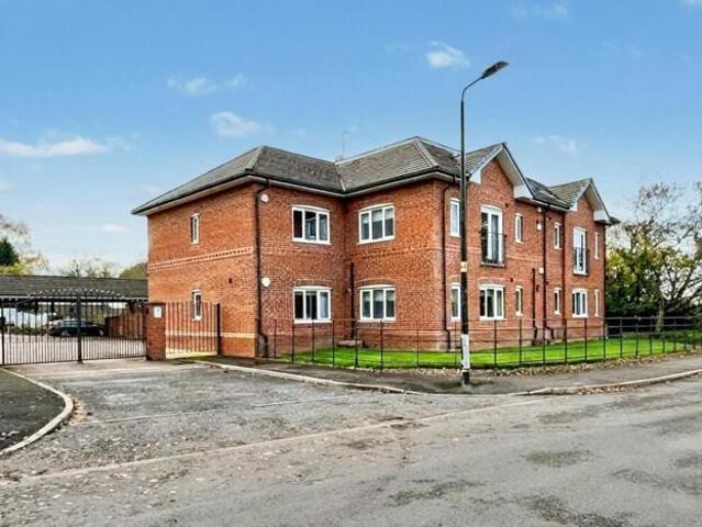 2 Bedroom Shared Living/roommate Hale Cheshire 98930296