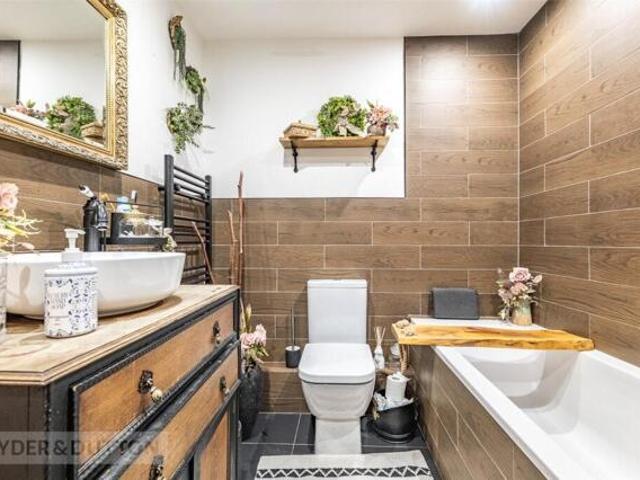 2 Bedroom Shared Living/roommate Halifax Calderdale LS101677015