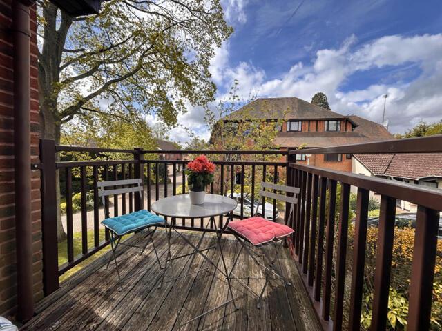 2 Bedroom Shared Living/roommate Hartley Wintney Hampshire 101777776