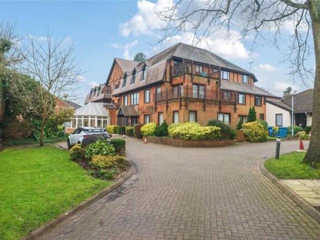 2 Bedroom Shared Living/roommate Hartley Wintney Hampshire LS99571856