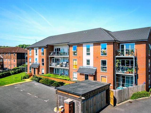 2 Bedroom Shared Living/roommate High Wycombe Buckinghamshire 99161680