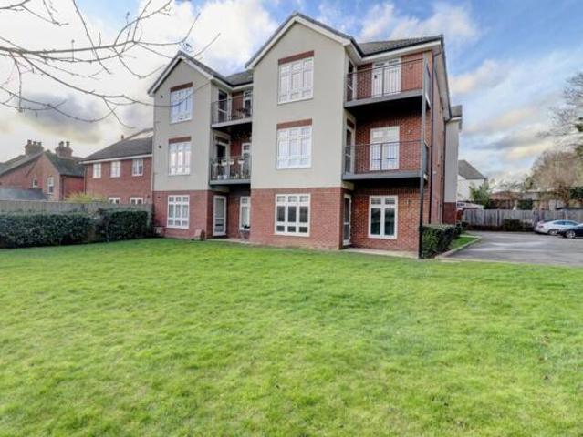 2 Bedroom Shared Living/roommate High Wycombe Buckinghamshire LS99986540