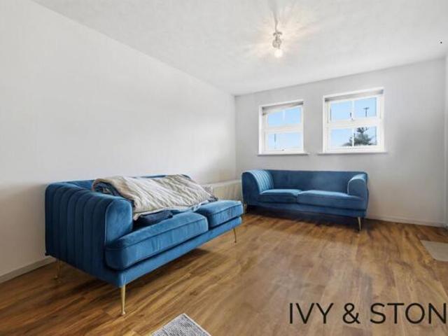 2 Bedroom Shared Living/roommate Ilford Greater London 99571989