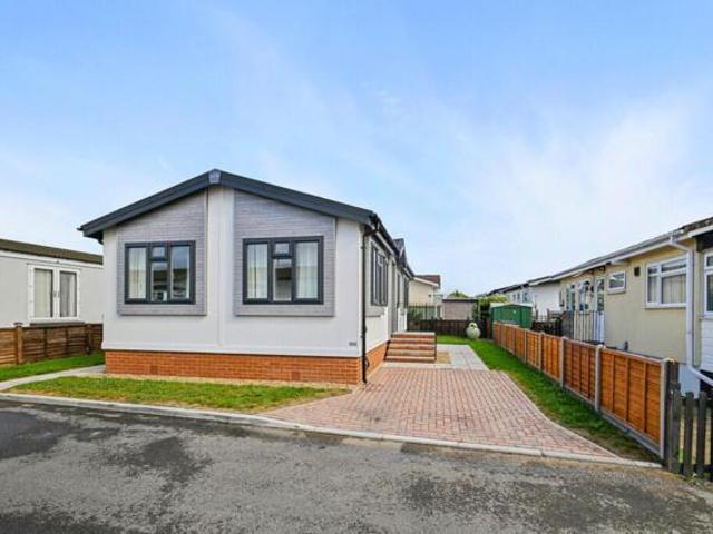 2 Bedroom Shared Living/roommate Kent Medway LS100366235