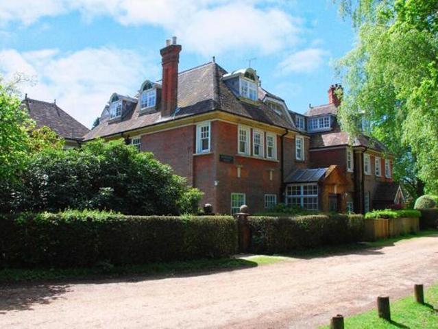 2 Bedroom Shared Living/roommate Lyndhurst Hampshire 101200181