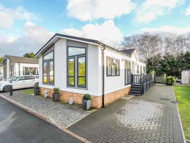 2 Bedroom Shared Living/roommate Lancs Knowsley 100649250