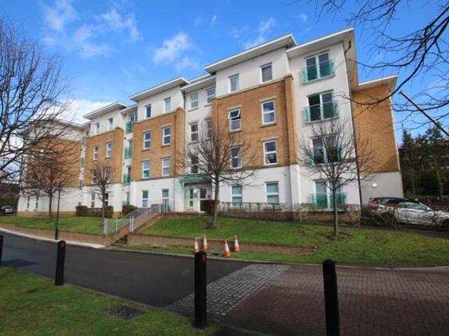 2 Bedroom Shared Living/roommate Leatherhead Surrey 99571673