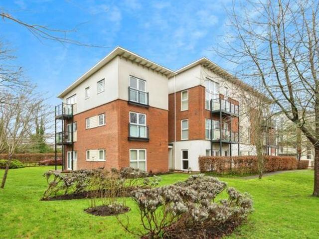 2 Bedroom Shared Living/roommate Leatherhead Surrey 99895589