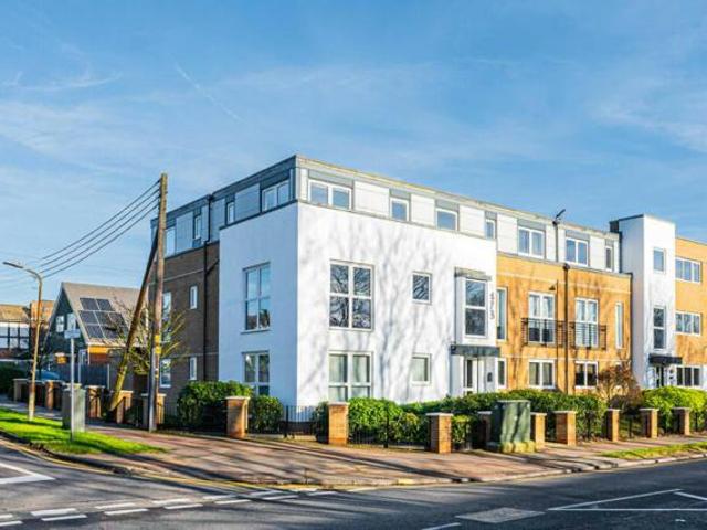 2 Bedroom Shared Living/roommate Leigh Southend on Sea 100579145