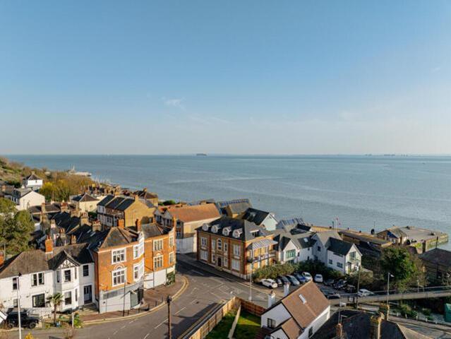2 Bedroom Shared Living/roommate Leigh Southend on Sea 101675136