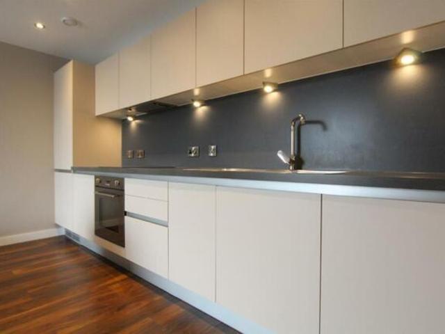 2 Bedroom Shared Living/roommate Liverpool Liverpool 101025720