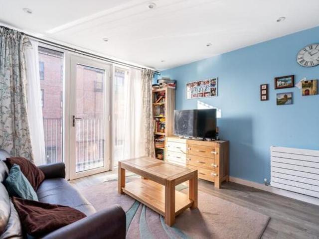 2 Bedroom Shared Living/roommate London Greater London 99161441