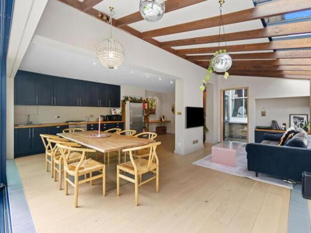 2 Bedroom Shared Living/roommate London Greater London 100733768