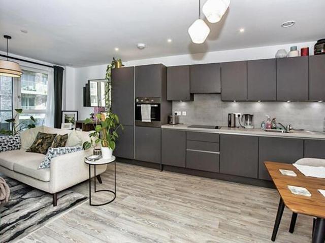 2 Bedroom Shared Living/roommate London Greater London LS100648772