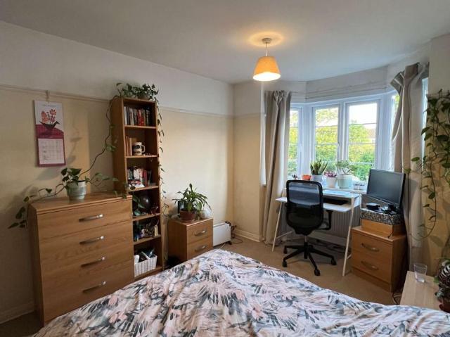 2 Bedroom Shared Living/roommate London London 104259381