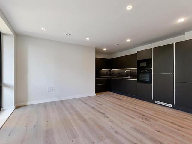 2 Bedroom Shared Living/roommate London London 101614627