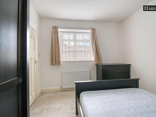 2 Bedroom Shared Living/roommate London London 101765547