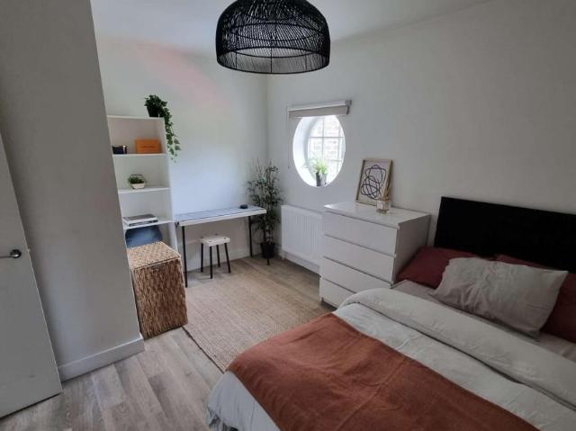 2 Bedroom Shared Living/roommate London London 101761764