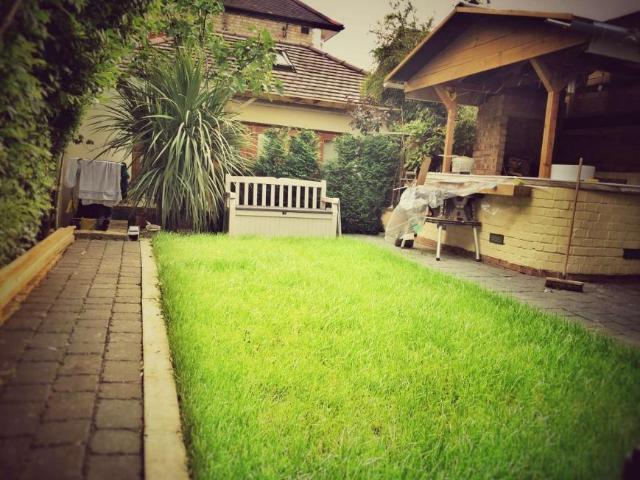 2 Bedroom Shared Living/roommate London London 101815037