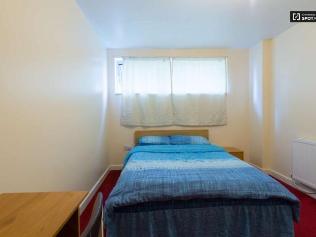 2 Bedroom Shared Living/roommate London London 101815098