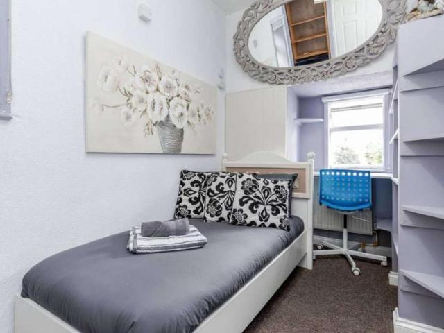 2 Bedroom Shared Living/roommate London London 101849575