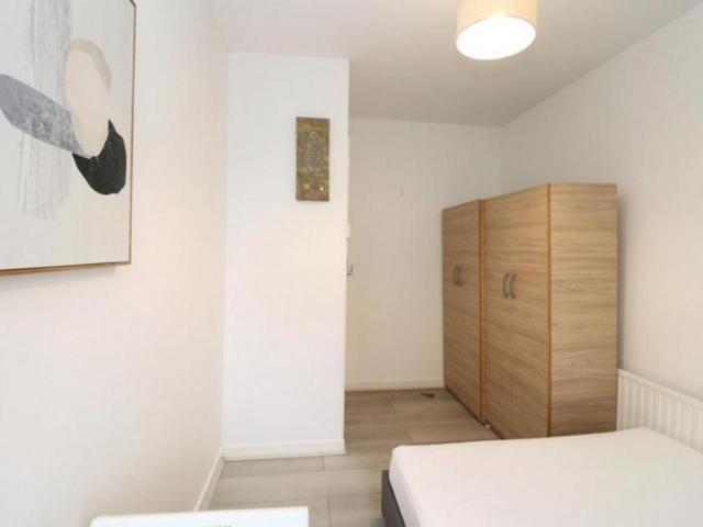 2 Bedroom Shared Living/roommate London London 90559706