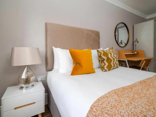 2 Bedroom Shared Living/roommate London London 90560553