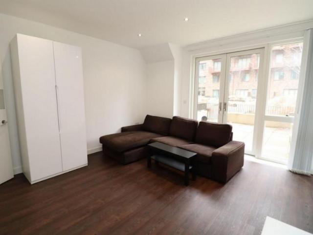 2 Bedroom Shared Living/roommate London London 90560343