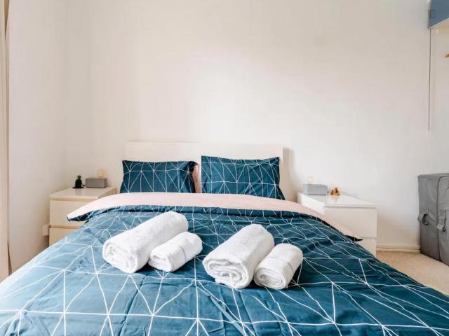 2 Bedroom Shared Living/roommate London London 90561745